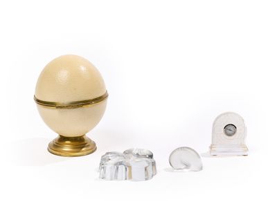 BACCARAT A smoked crystal clock with cornucopia decorati... - 85148828 ...