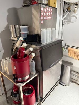 1 machine à glaçons HOSHIZAKI avec son bac de stockage - 85139039-3 ...