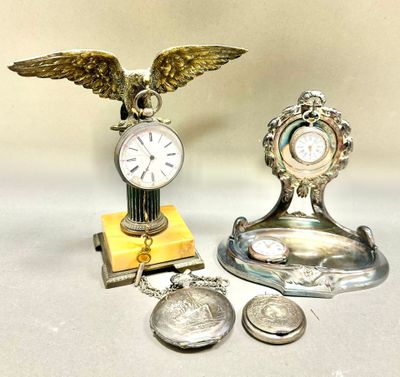 Ensemble de 2 porte-montres dont un en métal argenté, et ... - 84507696 ...