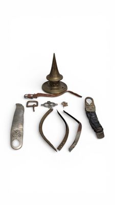 CASQUES DETACHÉES À POINTE : 1 pointe à base, 1 pair of ... - 84923890 ...