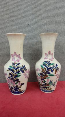 paire de vases a décor floral - 85111851-111 | Interencheres.com