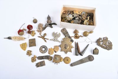 A large lot of copperware: motifs for headdresses, banner... - 82811536 ...