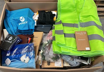 9964-217 / 1 palette de 65 kg de mix ( gilet vert, microf... - 85134357 ...