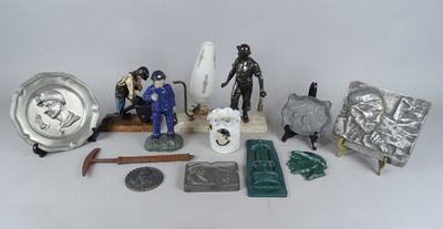 Collection: (12) objets de la mine: 6 plaques en métal et... - 71008010 ...