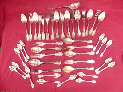 Important lot de couverts en métal argenté modèle filet - 85071955-915 ...