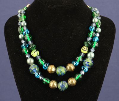 SCHIAPARELLI. Collier à deux rangs de perles de verre à d... - 81656184 ...