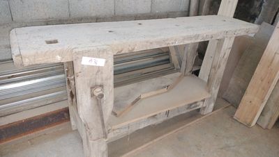 Small workbench with press and 5 wooden trestles - Show... - 85160355 ...