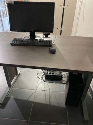 Desktop computer comprising an HP core i3 CPU + BENQ 22" ... - 77877713 ...