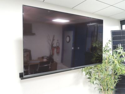 1 téléviseur SAMSUNG de 55" UE55AU7025K avec télécommande... - 81482271 ...
