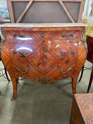 Commode galbée en placage de bois de rose ouvrant à 3 tir... - 85144185 ...
