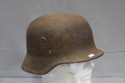 Casque allemand modèle 1935. Sans intérieur ni jugulaire.... - 84809115 ...