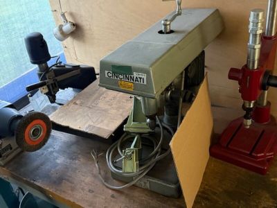 Workbench with vice, small CINCINNATI drill press, PEUGEO... - 85063971 ...