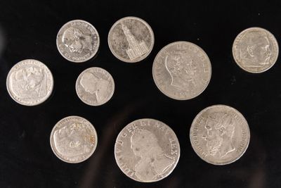 Lot de pièces en argent comprenant : - 5 francs belge, ... - 85336624 ...