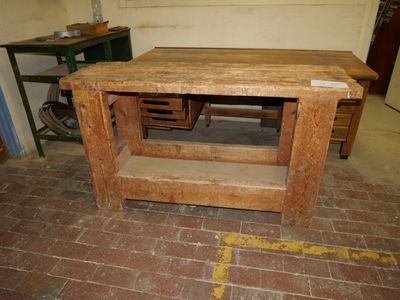a wooden workbench 1.5m X 50 cm, as is - 85082797-28 | Interencheres.com