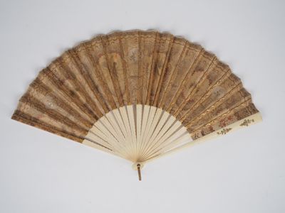 Fan 1900. 18 strands +2 MB. Ivory frame. Varnished with f... - 85061558 ...