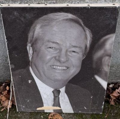 Portrait Jean Marie Le Pen - 84903604-81 | Interencheres.com