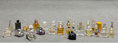 Collection of perfume miniatures. H. 3.5 to 7 cm. - 85161463-66 ...