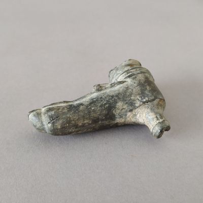Fragment of a lamp, medieval period Lead H. 5.5 W. 7.5 ... - 85169513 ...