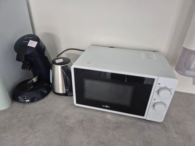 Cafetière marque Phillips Senseo. Bouilloire inox marque ... - 83863438 ...