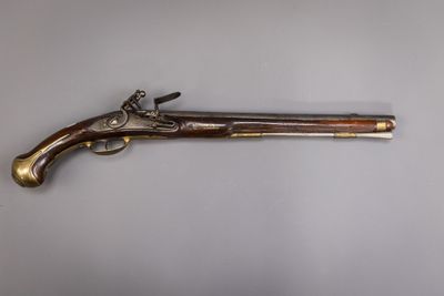 Long pommel gun, model 1733. Round barrel, with thunderbo... - 80611404 ...