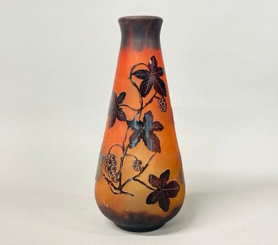 LA ROCHÈRE - FRANCE. Vase piriforme en verre multicouche ... - 85342023 ...