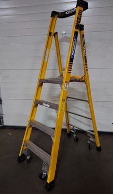 Escabeau podium WERNER modèle 72004C, 4 marches, couleur ... - 81474474 ...