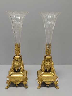 Paire de vases de forme cornet amovibles en cristal incol... - 85133167 ...