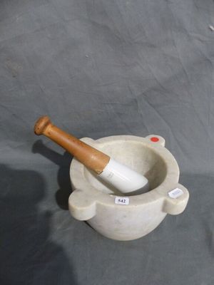 Alabaster mortar and pestle in porcelain and wood GDV - 85042848-542 ...