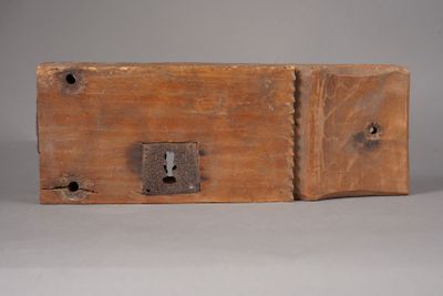 SERRURE en bois et métal. Travaul d'art populaire ancien.... - 84754505 ...