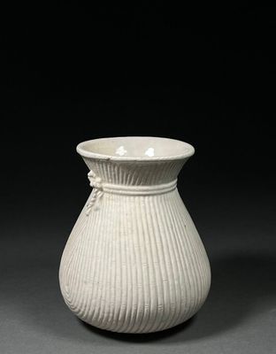 CHINE ou dans le goût de la CHINE. VASE piriforme à motif... - 85319444 ...