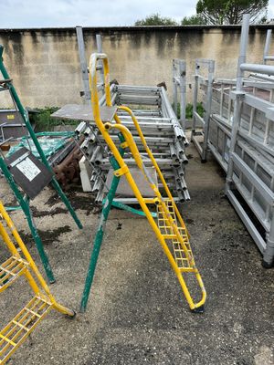 Lot including : - 2 Mac brand work platforms - 3 Mac bran... - 85086148 ...