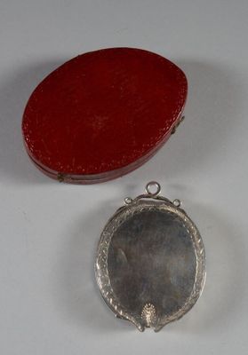 Reliquaire en argent, de forme ovoïde, le couvercle et le... - 81470627 ...