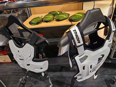 Set of 2 chest protection waistcoats, stone guard Leatt a... - 85091701 ...