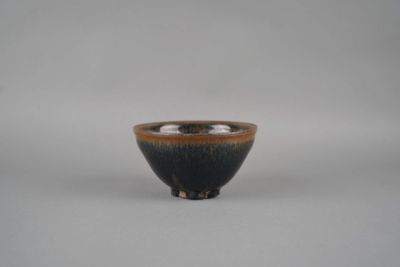 Chine. Bol en grès émaillé de style Song. D : 12 cm, h : ... - 85115778 ...