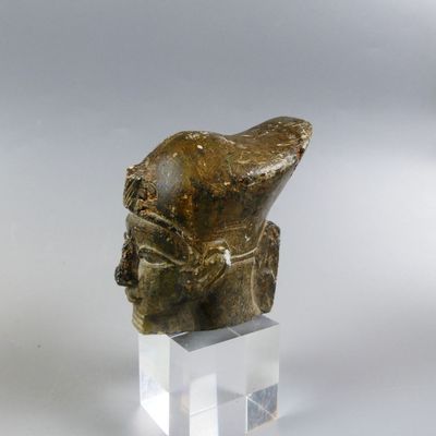 Egypt. Pharaonic head wearing the crown of Lower Egypt De... - 85099382 ...