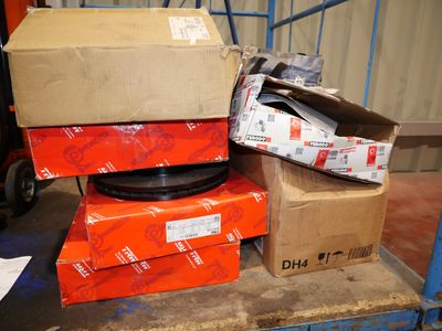 sur désignation, Quatre boites de disques de frein différ... - 84578786 ...