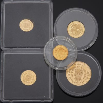 Set of 14k gold tokens, comprising: - Commemorative toke... - 76968464 ...
