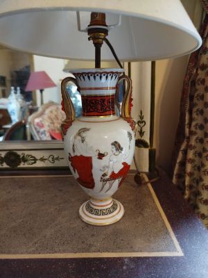 Pied de lampe en forme de vase à l'antique à fond blanc e... - 85103592 ...