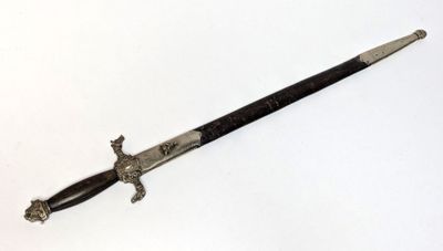 Hunting dagger with wooden handle. The quillons decorated... - 83067664 ...