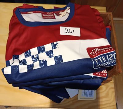 Pack of 12 T-shirts in various sizes (Sold as is) - 85091645-241 ...