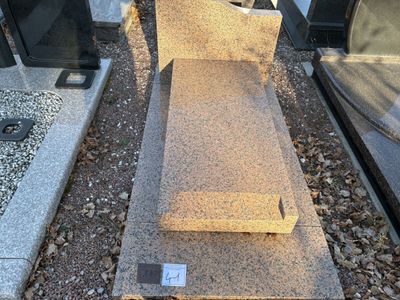 Pierre tombale massive sur semelle et stèle en granit ros... - 85014348 ...