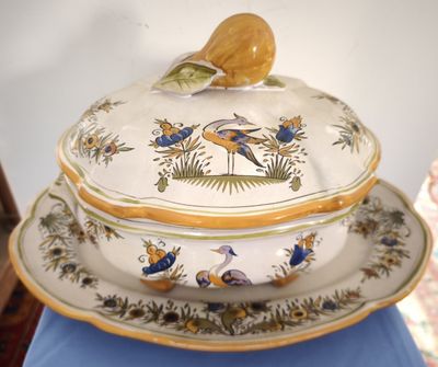 Grande soupière avec son plateau faïence d'Angoulême à dé... - 85150465 ...