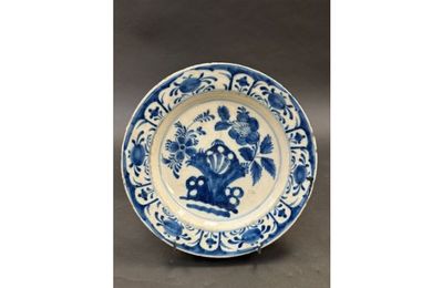 DELFT Round earthenware dish with blue and white decorat... - 81846822 ...