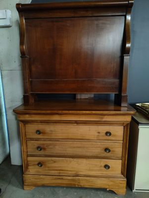 Lot comprenant une commode et d'un cadre de lit en bois n... - 84966048 ...