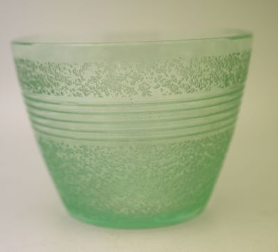 NANCY France Vase de forme seau en verre teinté vert pâl... - 85085650 ...