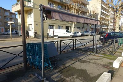 ON DESIGNATION: One stretched on a stand Four cement pla... - 84914123 ...