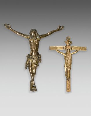 Christ en bronze doré, le périzonium noué. Travail mosan... - 73071770 ...