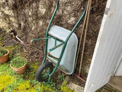 Brouette métal Provenance : Collection de Madame LILLE... - 81477906 ...