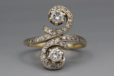Bague Volute en or sertie de diamants dont deux plus impo... - 85085006 ...