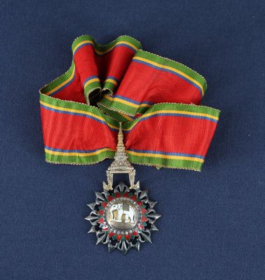 Insigne d'Officier de « l'ordre de l'éléphant blanc », ém... - 85252864 ...